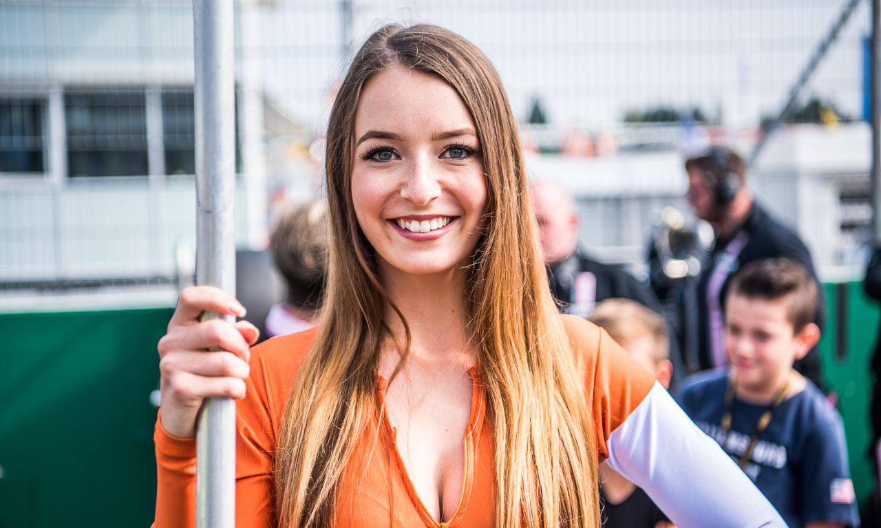 Die Grid-Girls des ADAC GT Masters Finale in Hockenheim - Bildergalerie ...